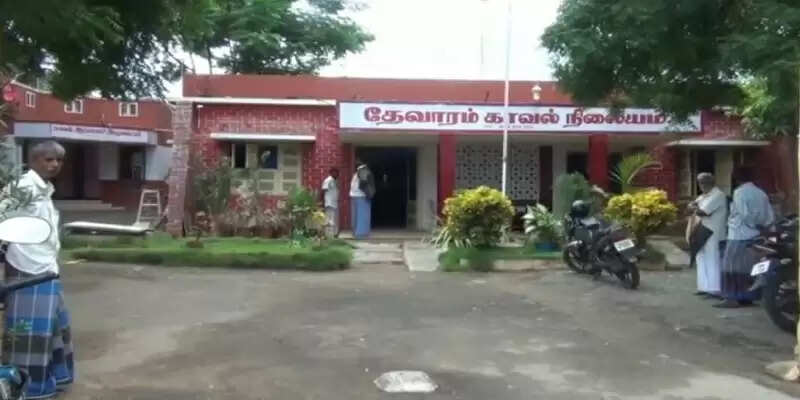 திருமணத்தை கடந்த உறவு! மனைவியை வெட்டிய கணவன்!!